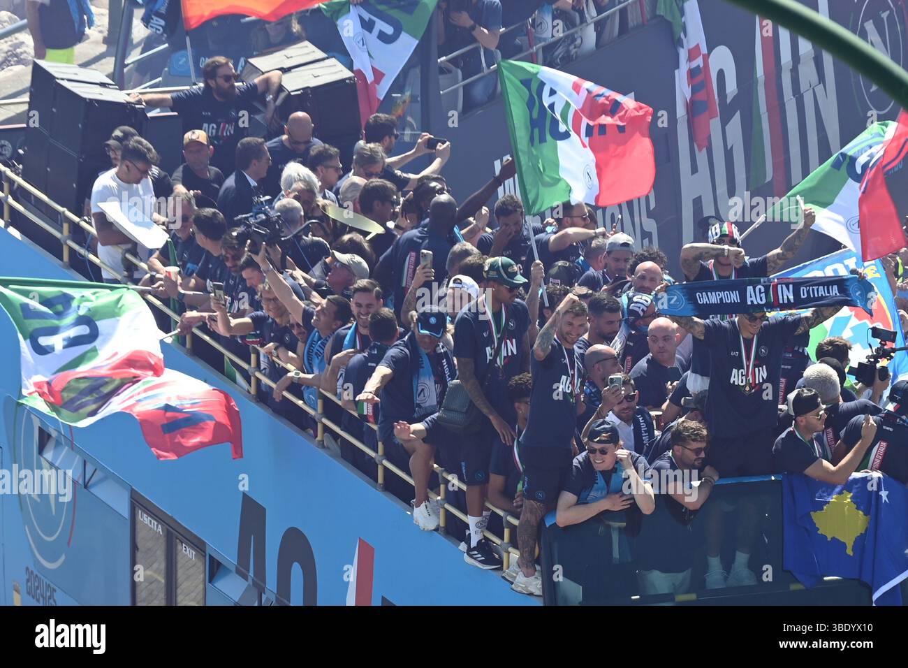 Naples, Italy. 26th May, 2025. The bus of SSC Napoli crosses the ...