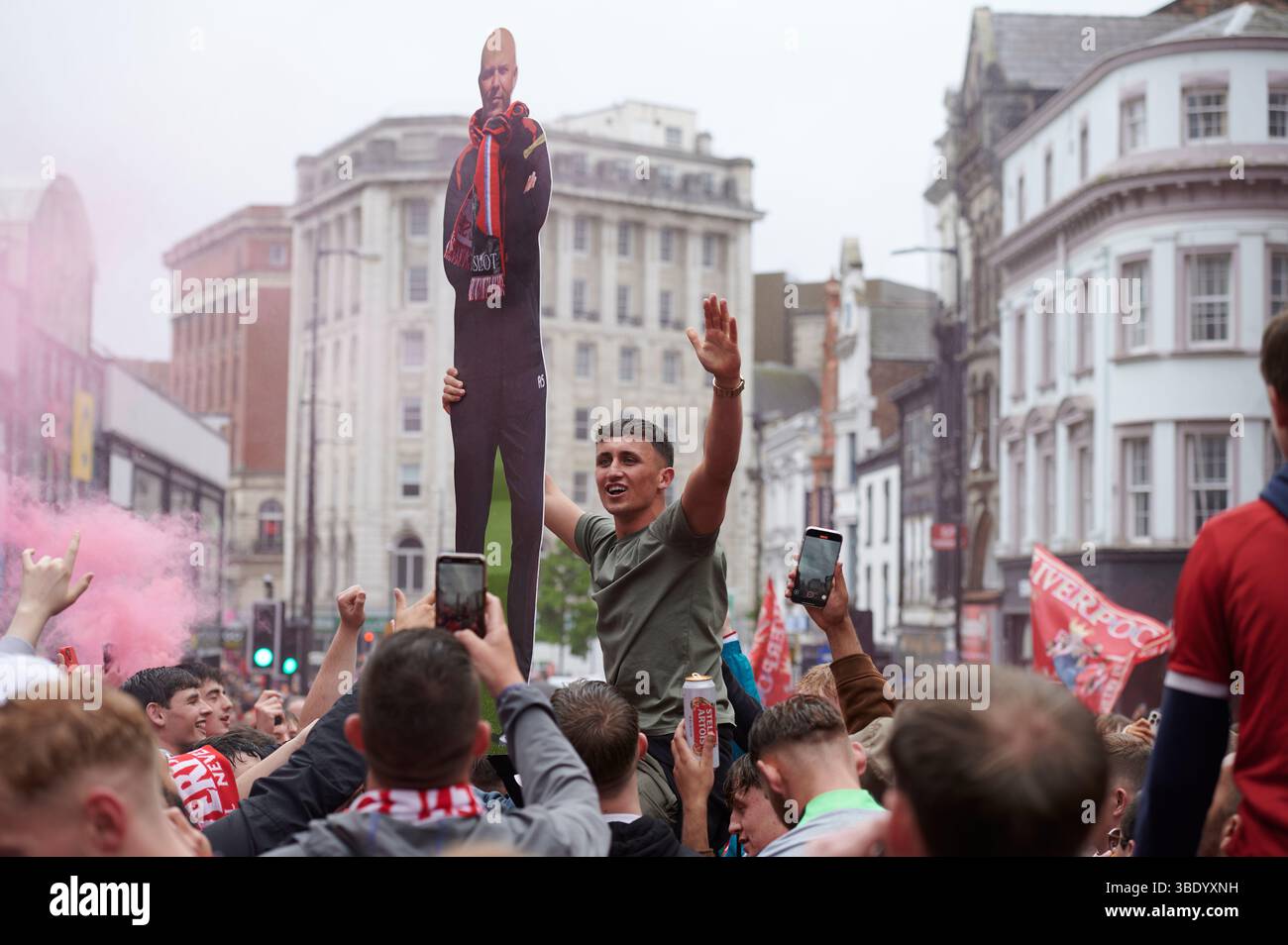 Liverpool champions league parade hi-res stock photography and images ...
