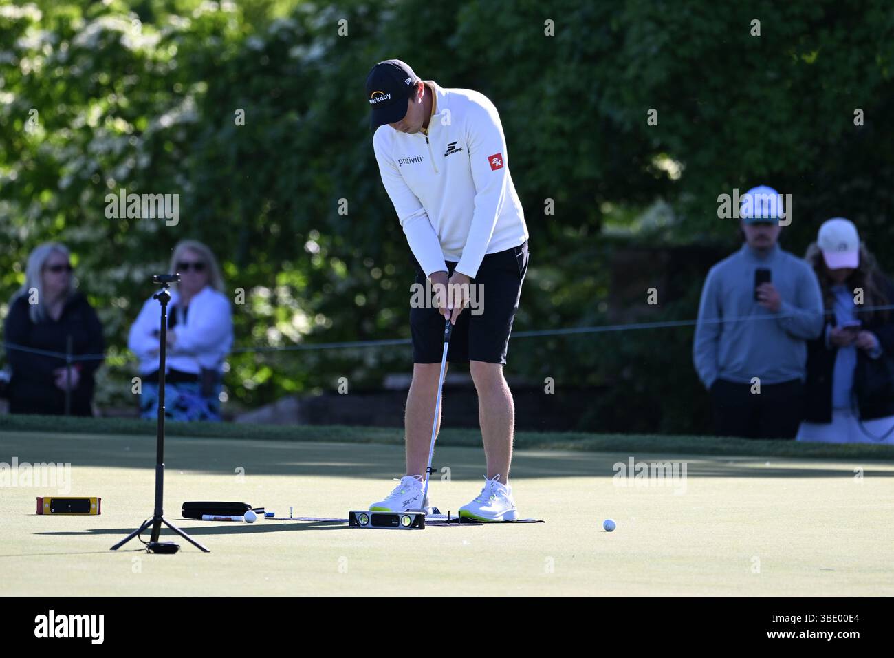 May 26, 2025: Matt Fitzpatrick (ENG) putts on the putting range at the ...