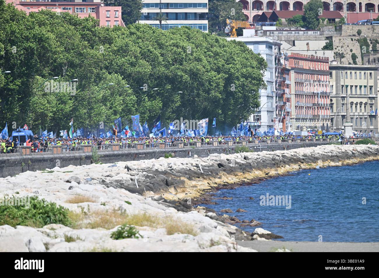 Naples, Parade on Lungomare Carcciolo of the open-top buses of Calcio ...