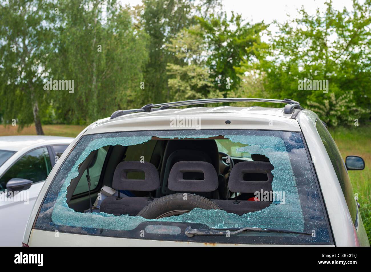 Broken car window hi-res stock photography and images - Alamy