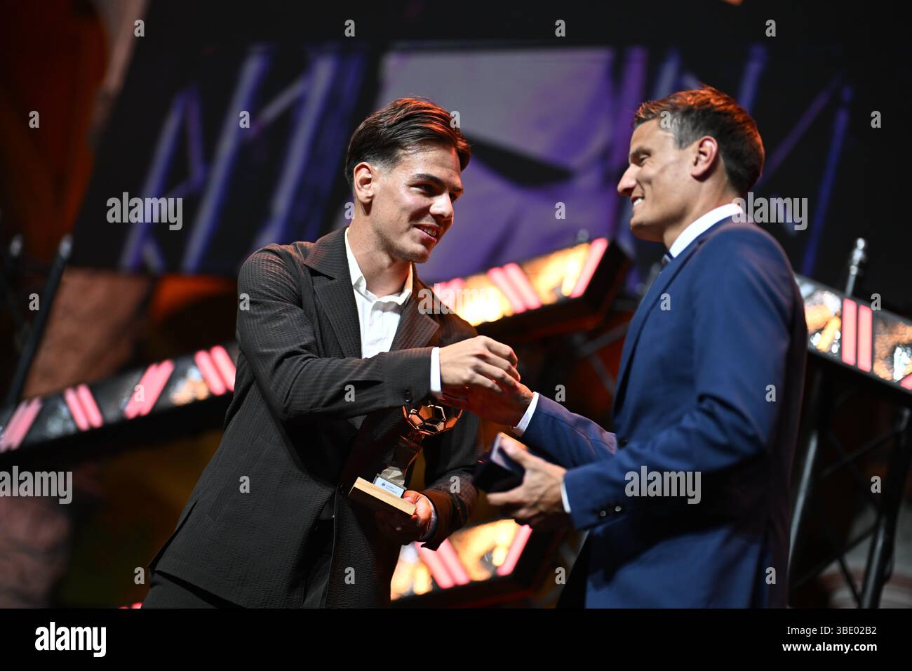 Antwerp, Belgium. 26th May, 2025. Club's Ardon Jashari and Essevee's ...