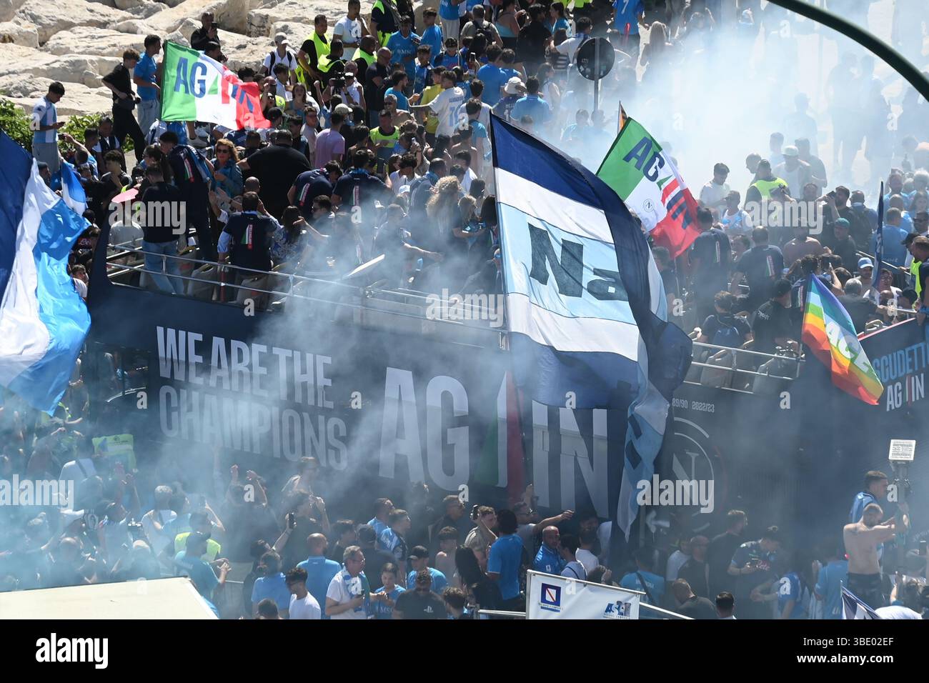 Naples, Italy. 26th May, 2025. The bus of SSC Napoli crosses the ...