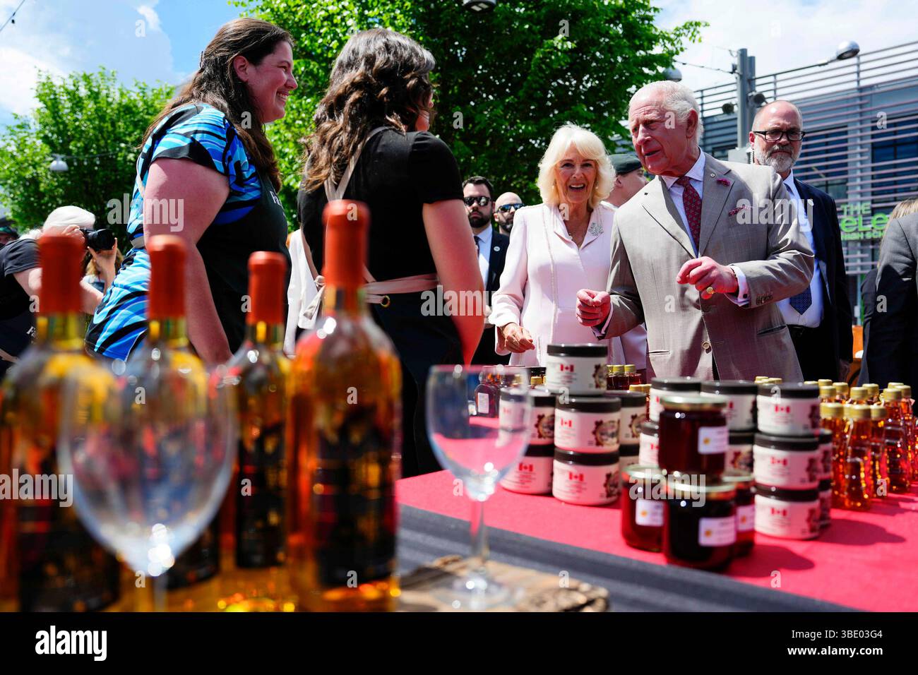 King Charles and Queen Camilla meet vendors from the Ottawa Farmer's ...