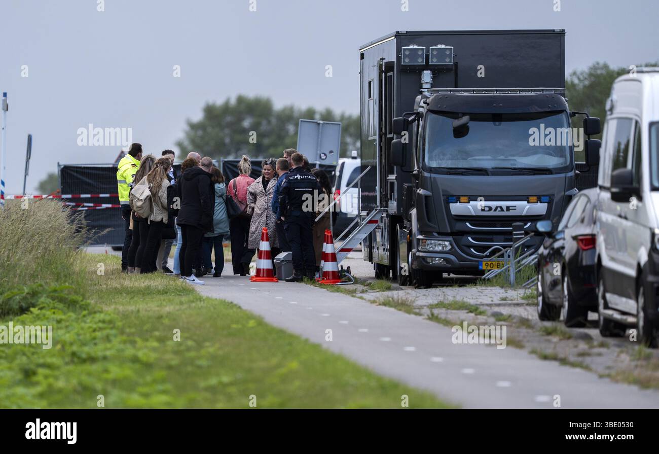 LELYSTAD - The court takes a look at the crime scene near the Knardijk ...