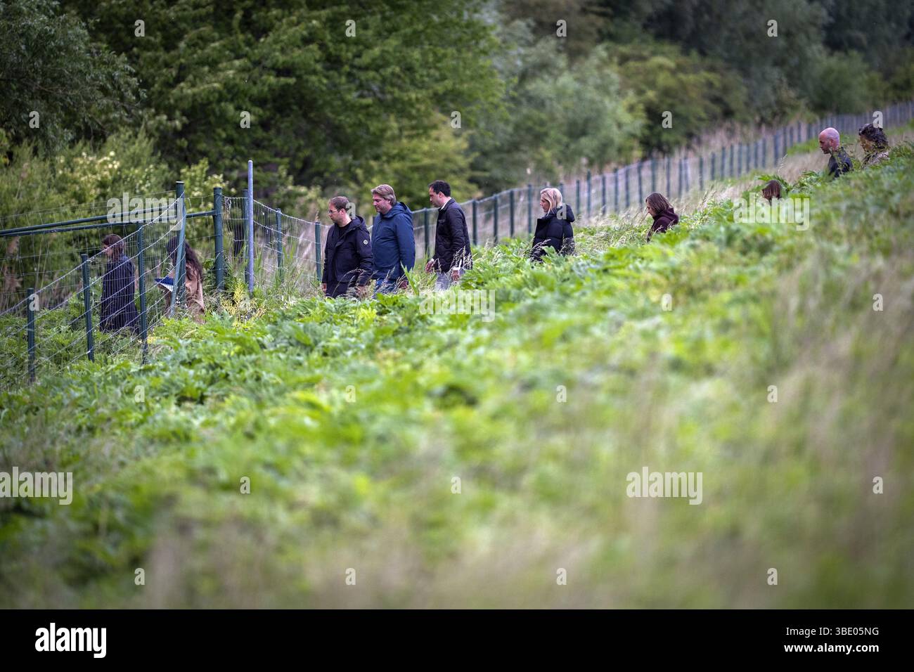 LELYSTAD - The court takes a look at the crime scene near the Knardijk ...