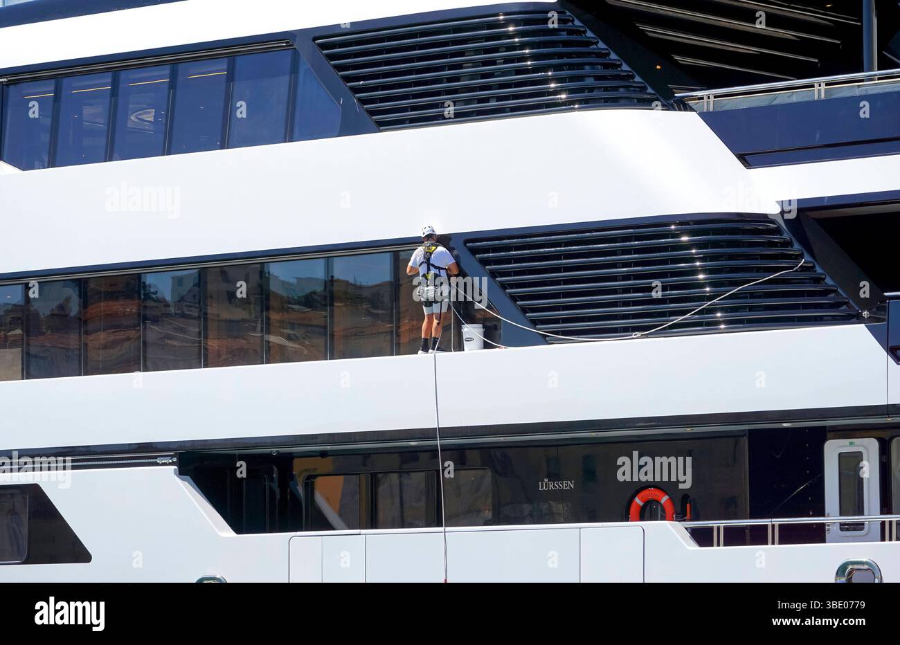 73 Meter lange Luxusyacht Starfire, Wartungsarbeit 20250513cd757 ...