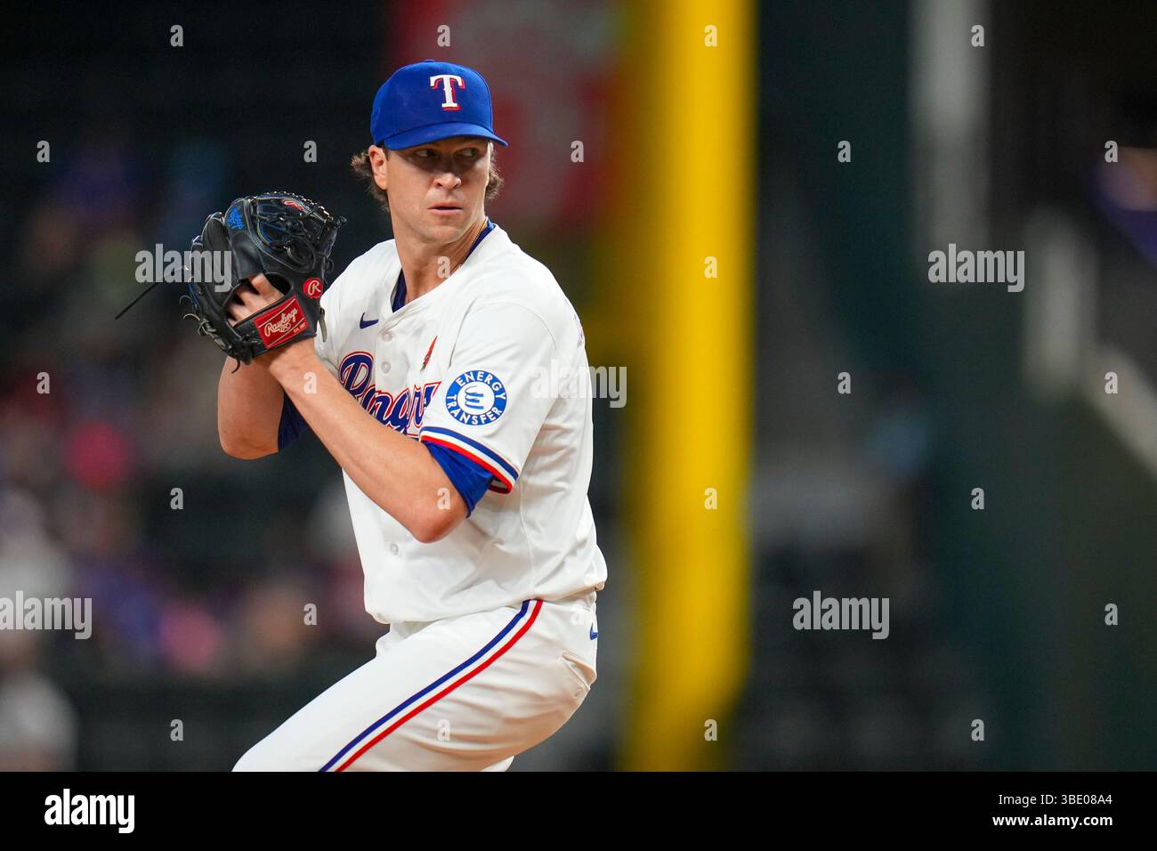 Texas Rangers starting pitcher Jacob deGrom throws a pitch to the ...
