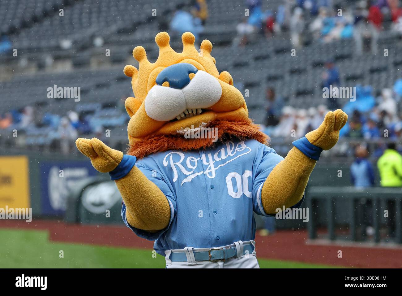 Kansas City, MO, USA. 26th May, 2025. Kansas City Royals mascot ...