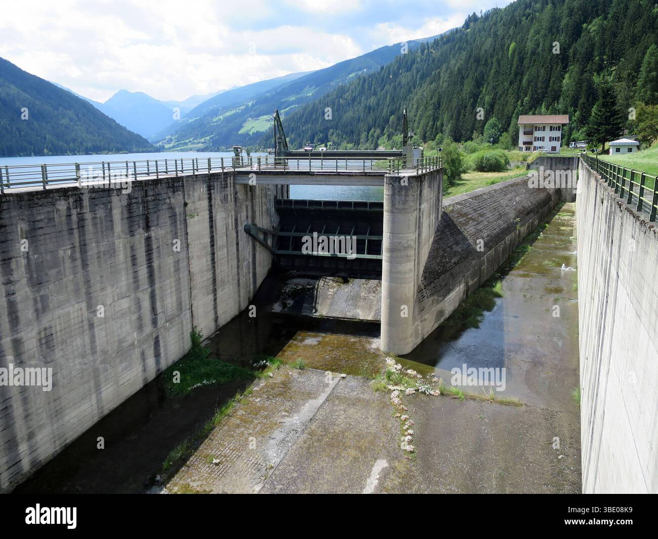 Hier der Blick auf den Zoggler Stausee, Zogglerstausee im Ultental ...