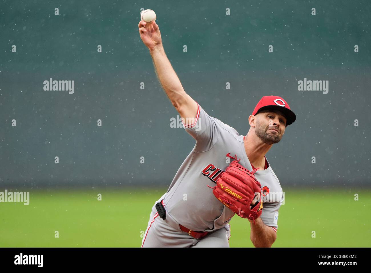Cincinnati Reds starting pitcher Nick Martinez throws during the first ...