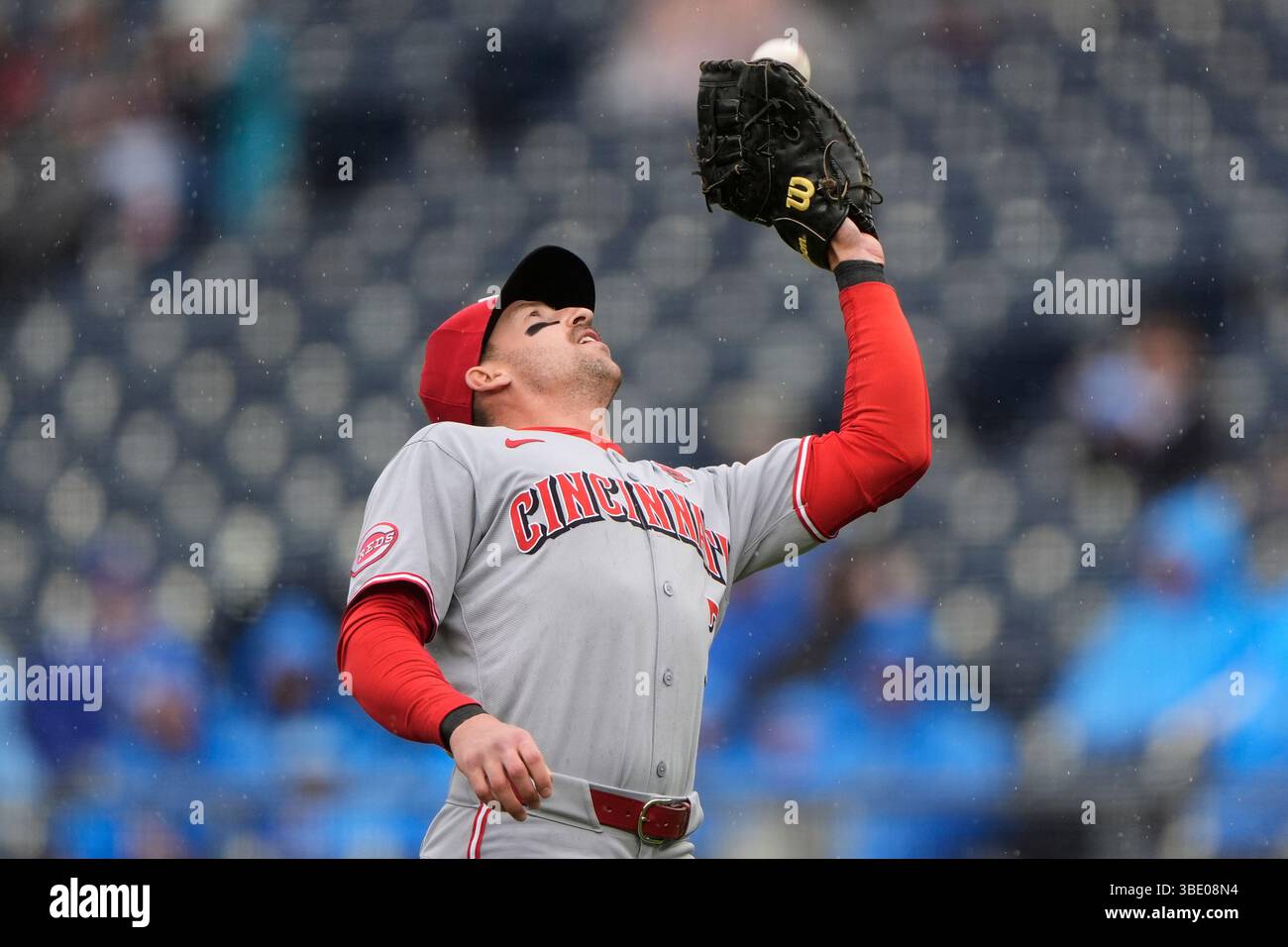 Cincinnati Reds first baseman Spencer Steer catches a fly ball for the ...