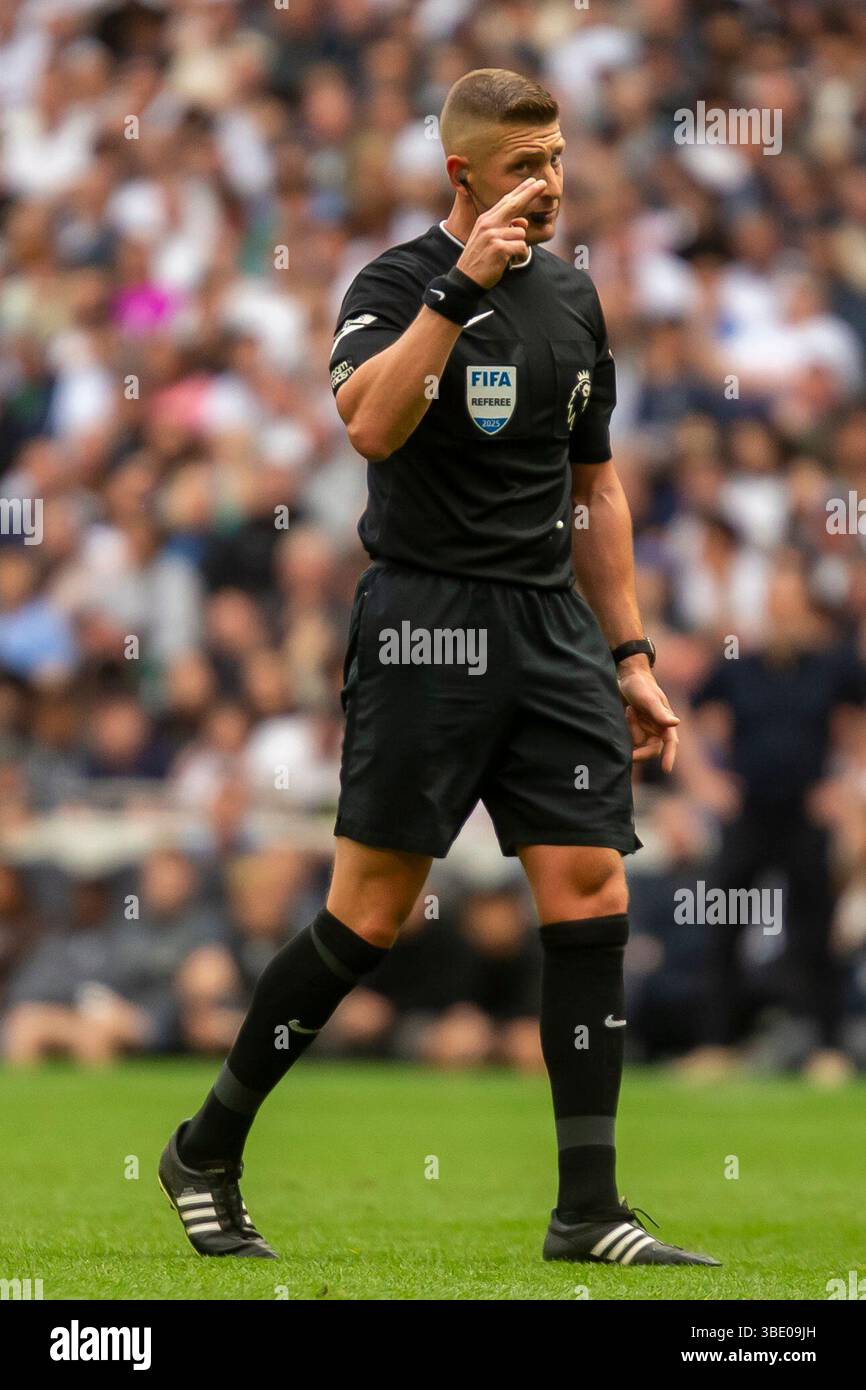 Referee Robert Jones during the Premier League match between Tottenham ...