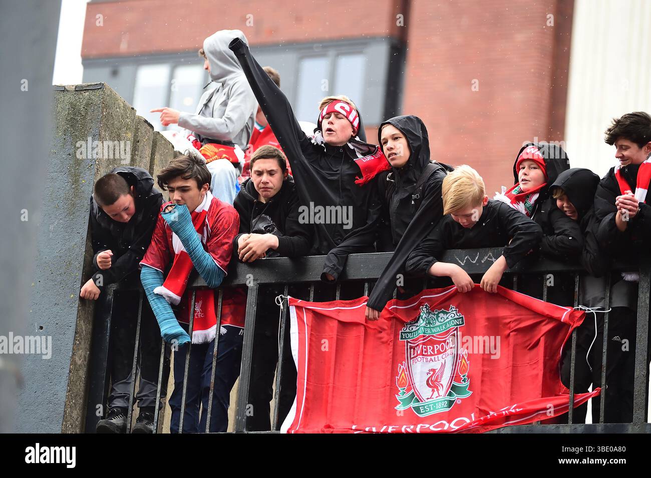 Liverpool champions league parade hi-res stock photography and images ...