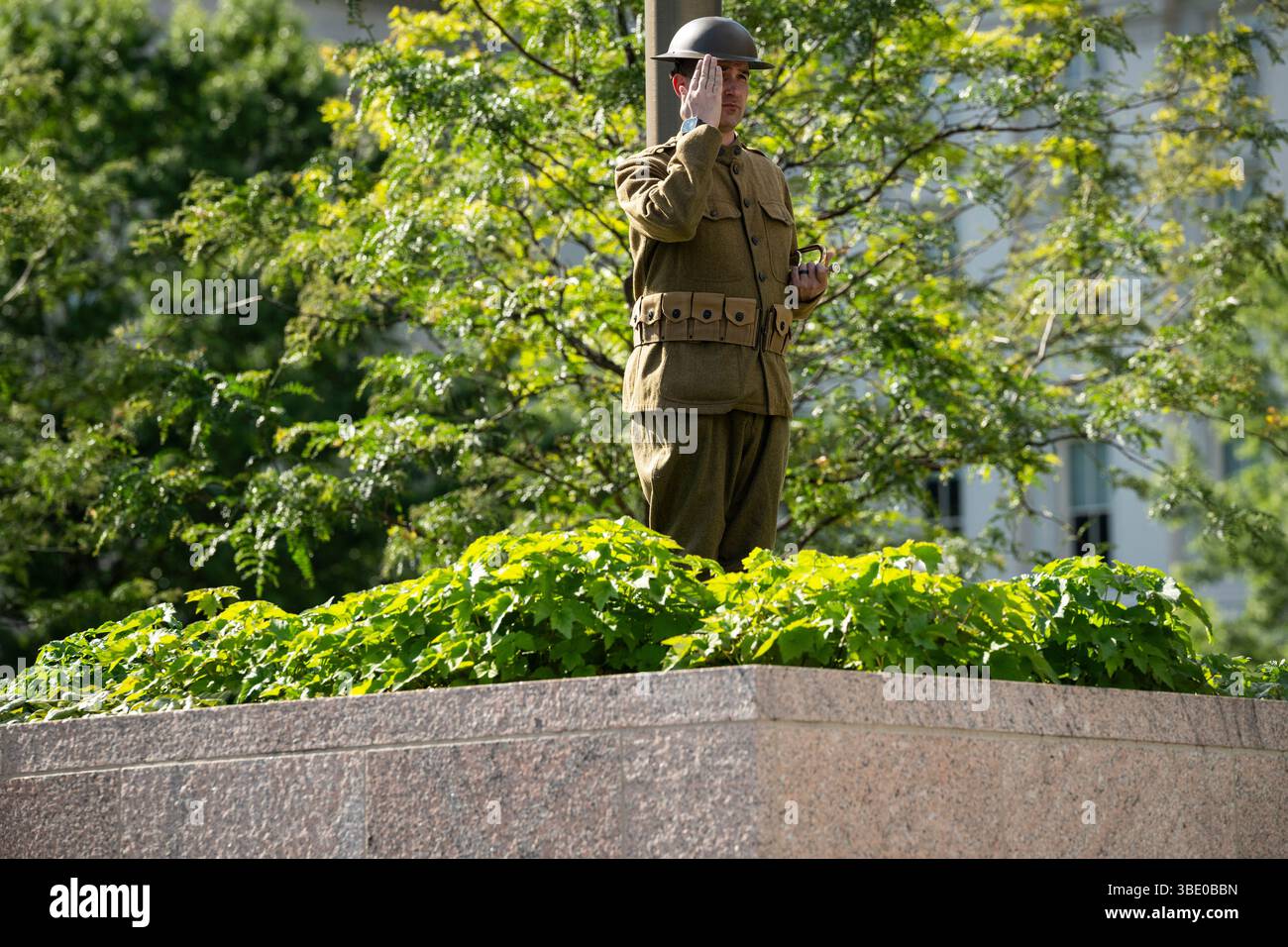 Washington, USA. 26th May, 2025. A bugler salutes after playing Taps to ...