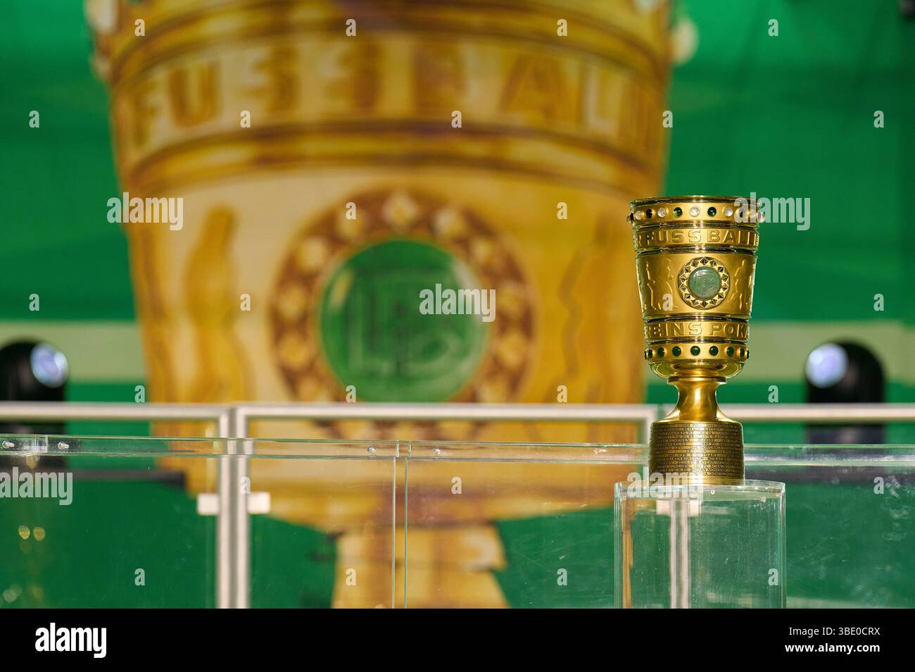 Pokalfinale winners ceremony hi-res stock photography and images - Alamy