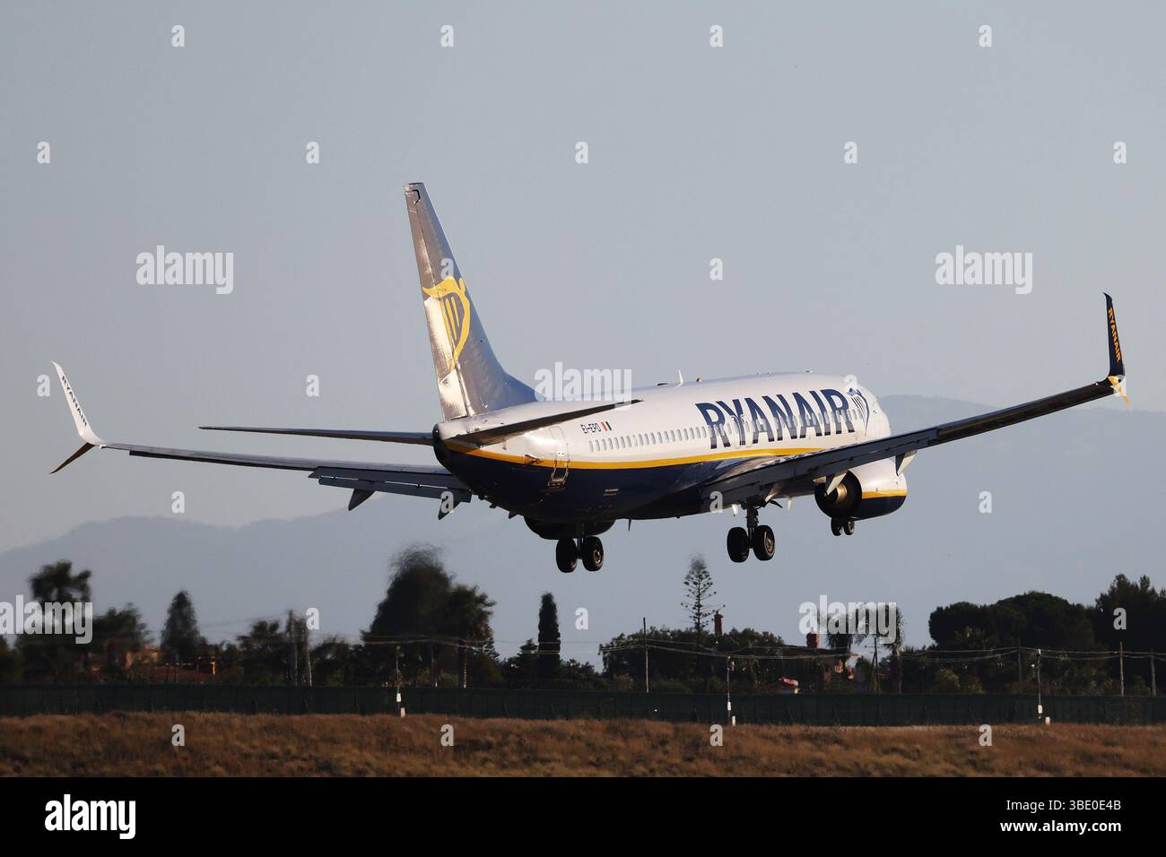 in the photo a Boeing 737 MAX 800 of the Ryanair company Stock Photo ...