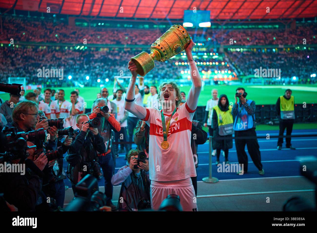 Nick woltemade fan hi-res stock photography and images - Alamy