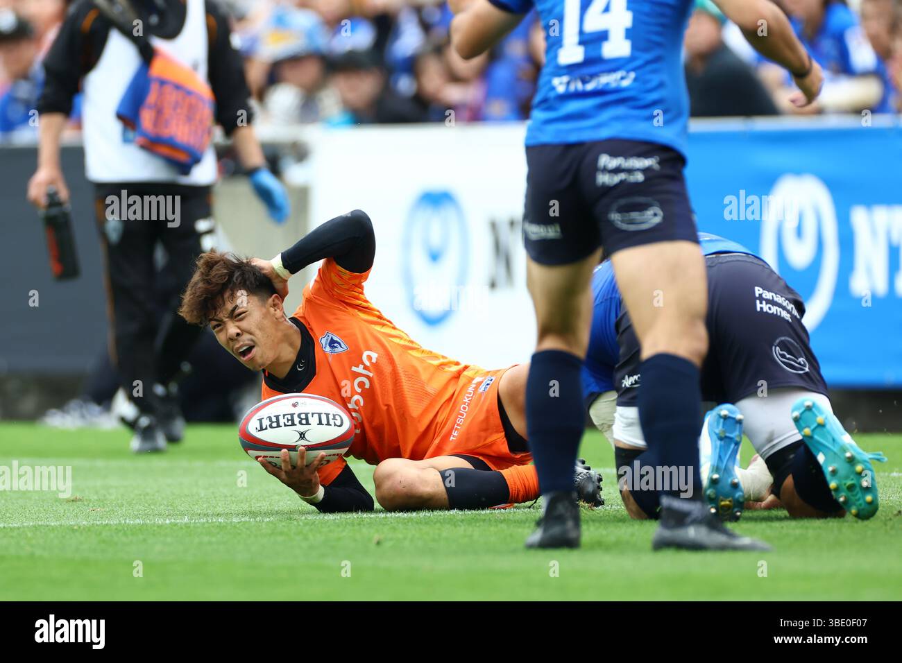 Tokyo, Japan. 25th May, 2025. Shinobu Fujiwara (Spears) Rugby : 2024-25 ...