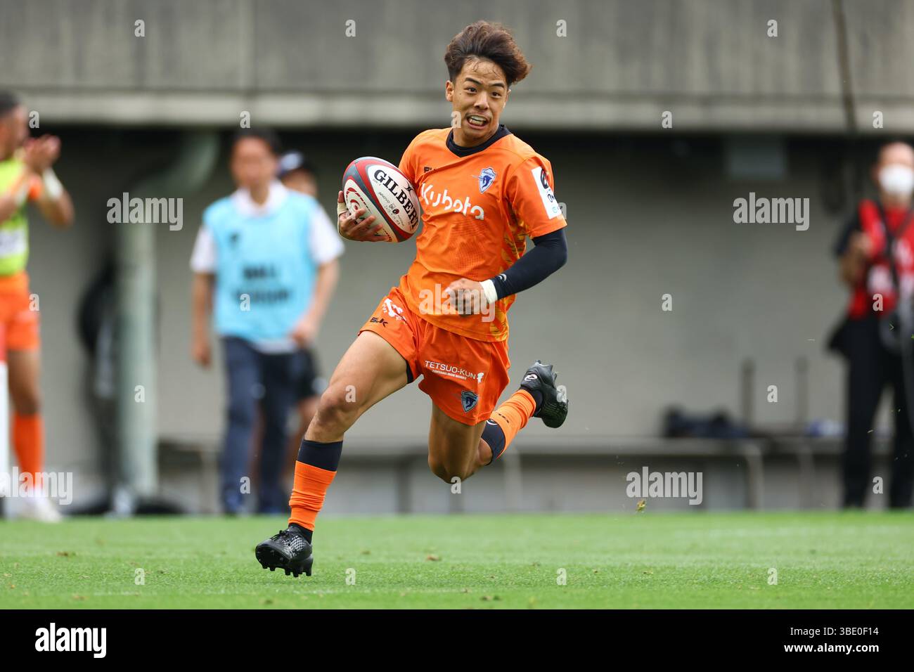 Tokyo, Japan. 25th May, 2025. Shinobu Fujiwara (Spears) Rugby : 2024-25 ...