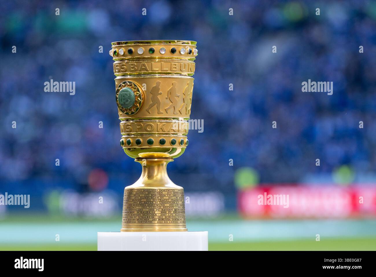Berlin, Deutschland. 24th May, 2025. Pokal, Pott. GER, DSC Arminia ...