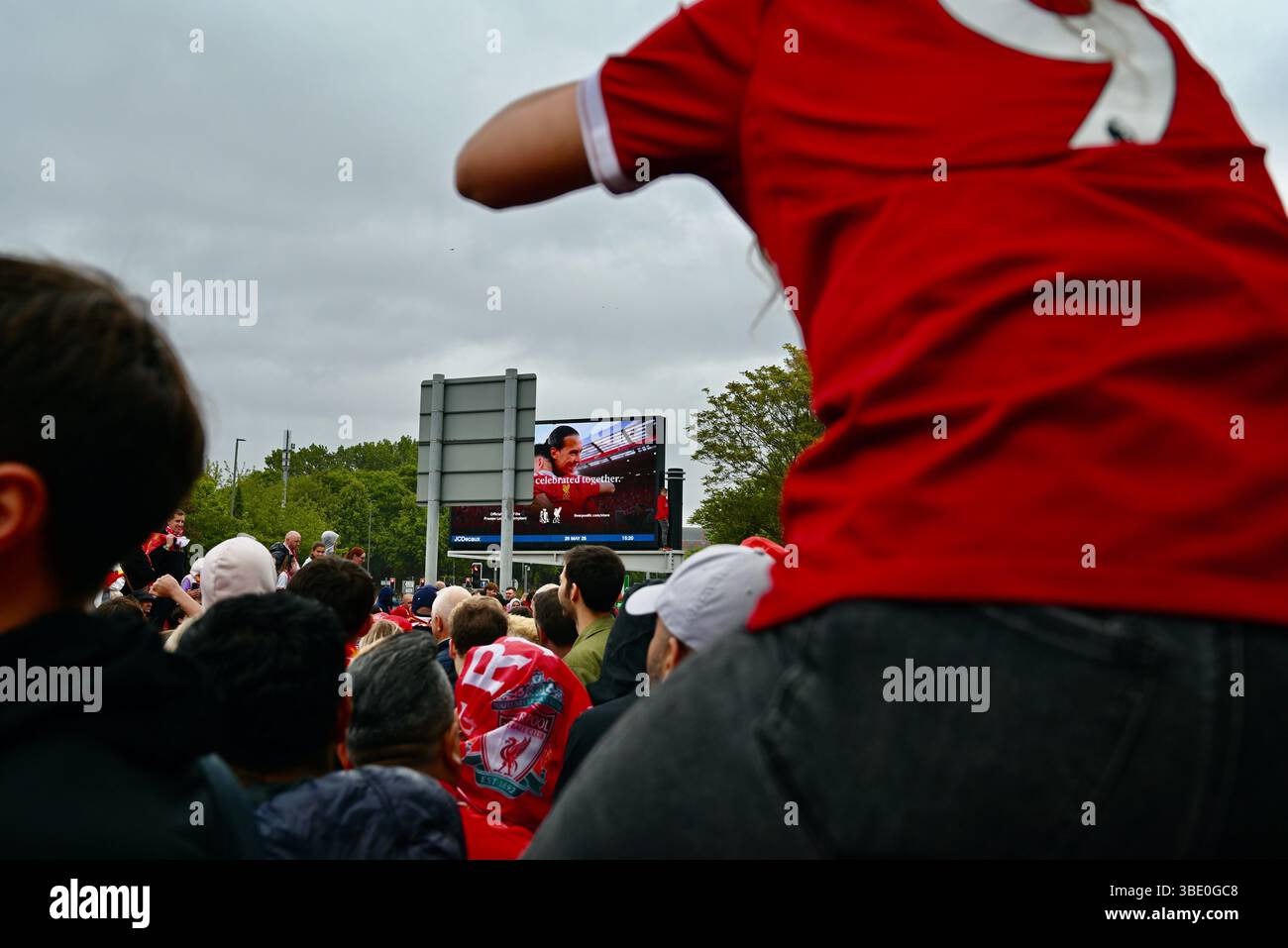 scenes from the liverpool football club victory parade after winning ...