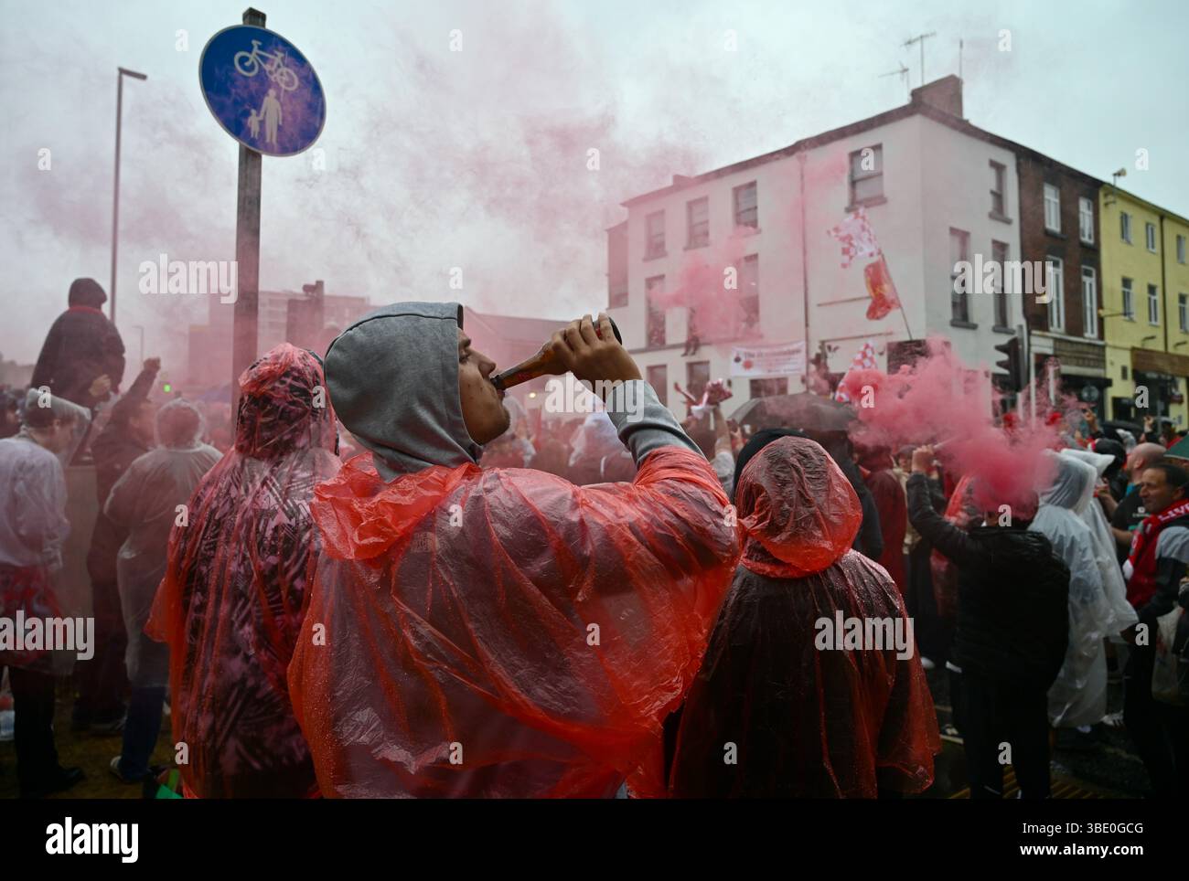 scenes from the liverpool football club victory parade after winning ...