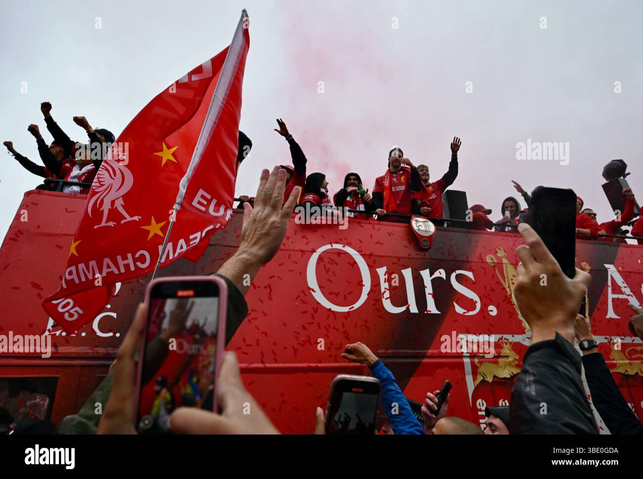 scenes from the liverpool football club victory parade after winning ...