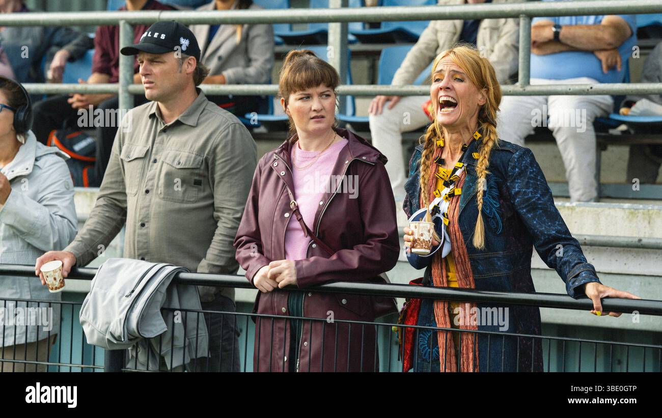 FOOTBALL PARENTS, (aka VOETBALOUDERS), Eva Van Gessel (center), Ilse ...