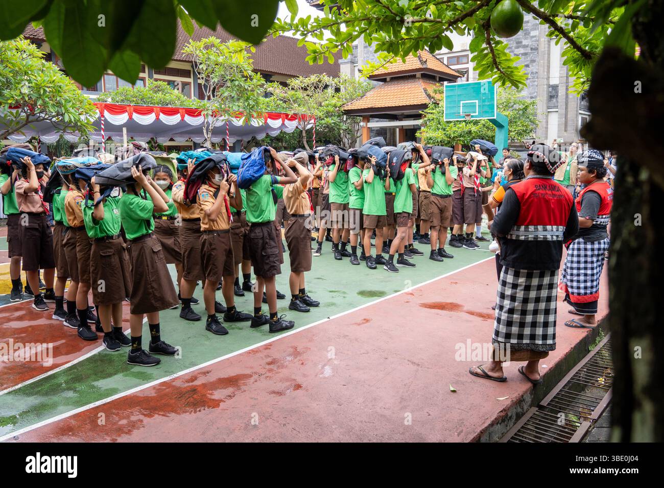 Earthquake rescue training children hi-res stock photography and images ...