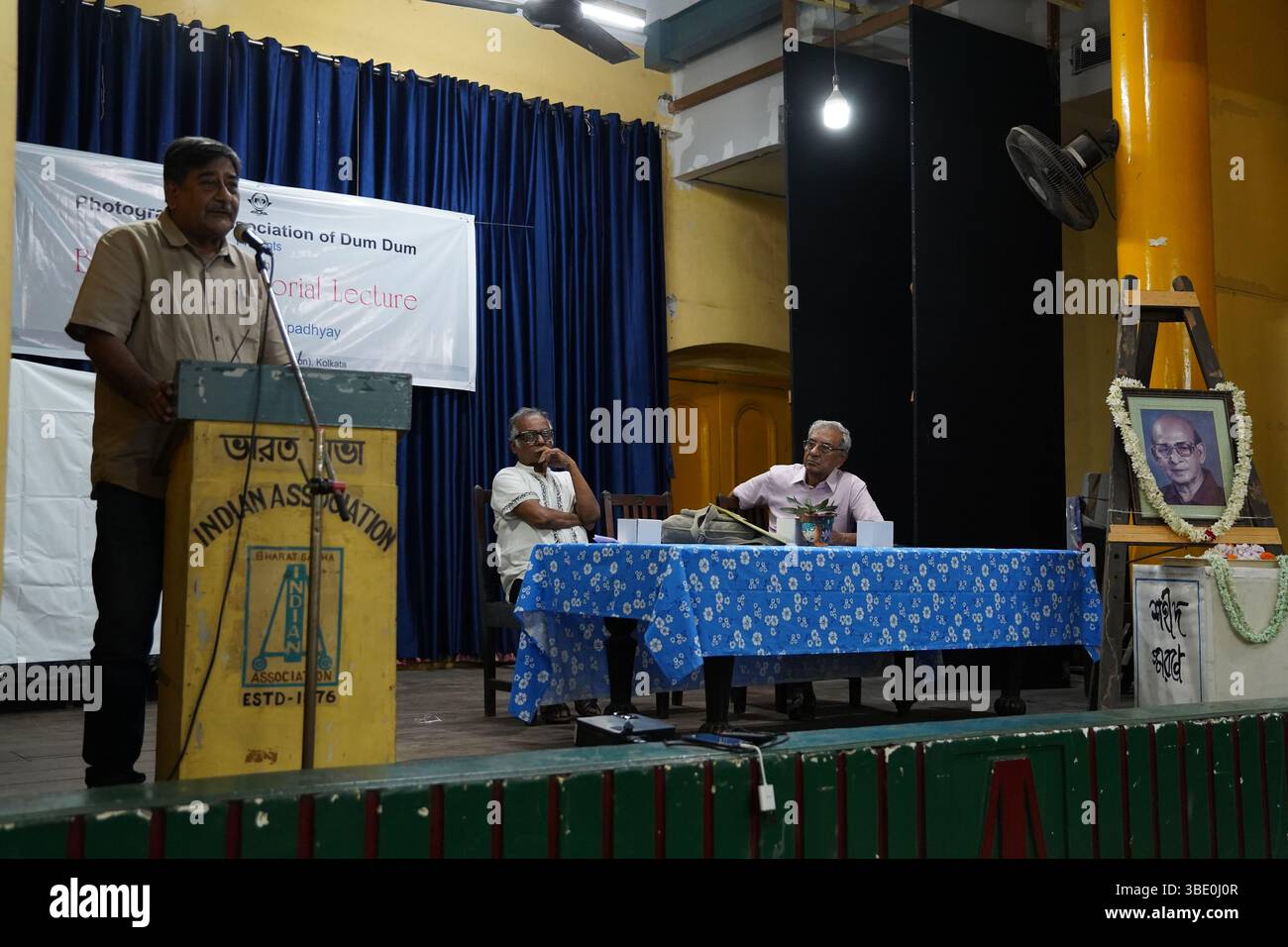 Dr. Kuntal Mukhopadhyaya, renowned stage personality and academic ...