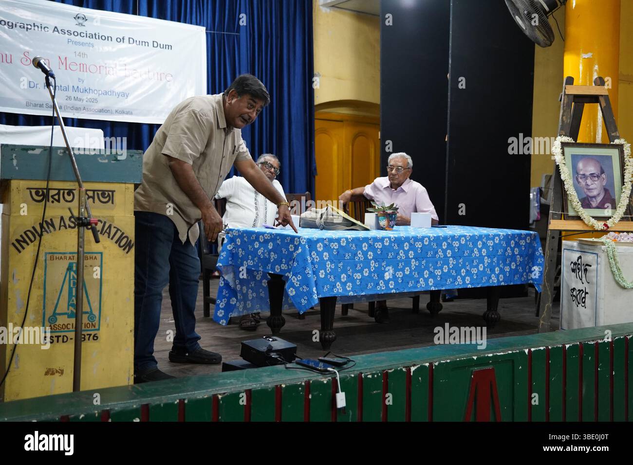 Dr. Kuntal Mukhopadhyaya, renowned stage personality and academic ...