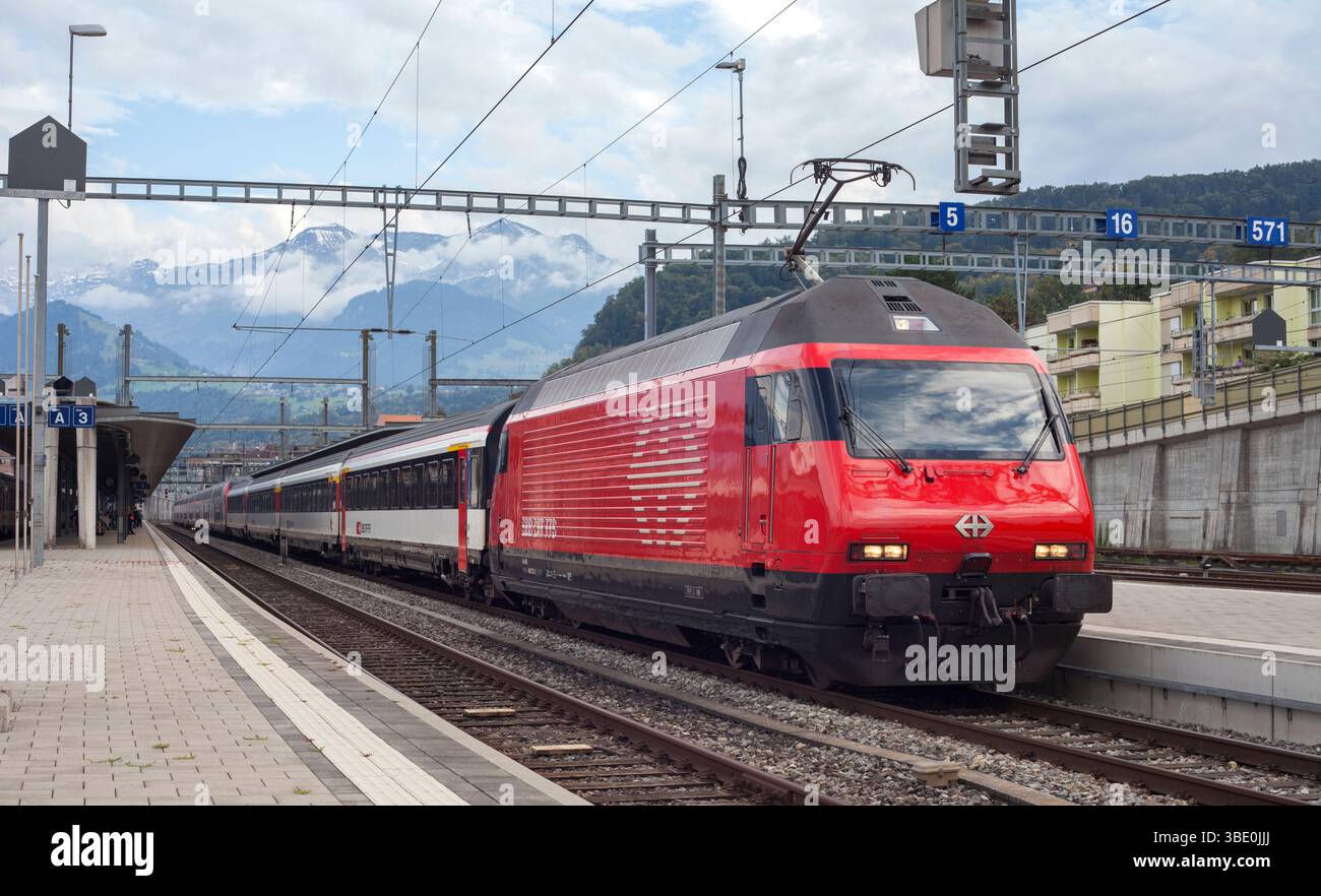 SBB Re 460 electric locomotive 460073 at Spiez railway station ...