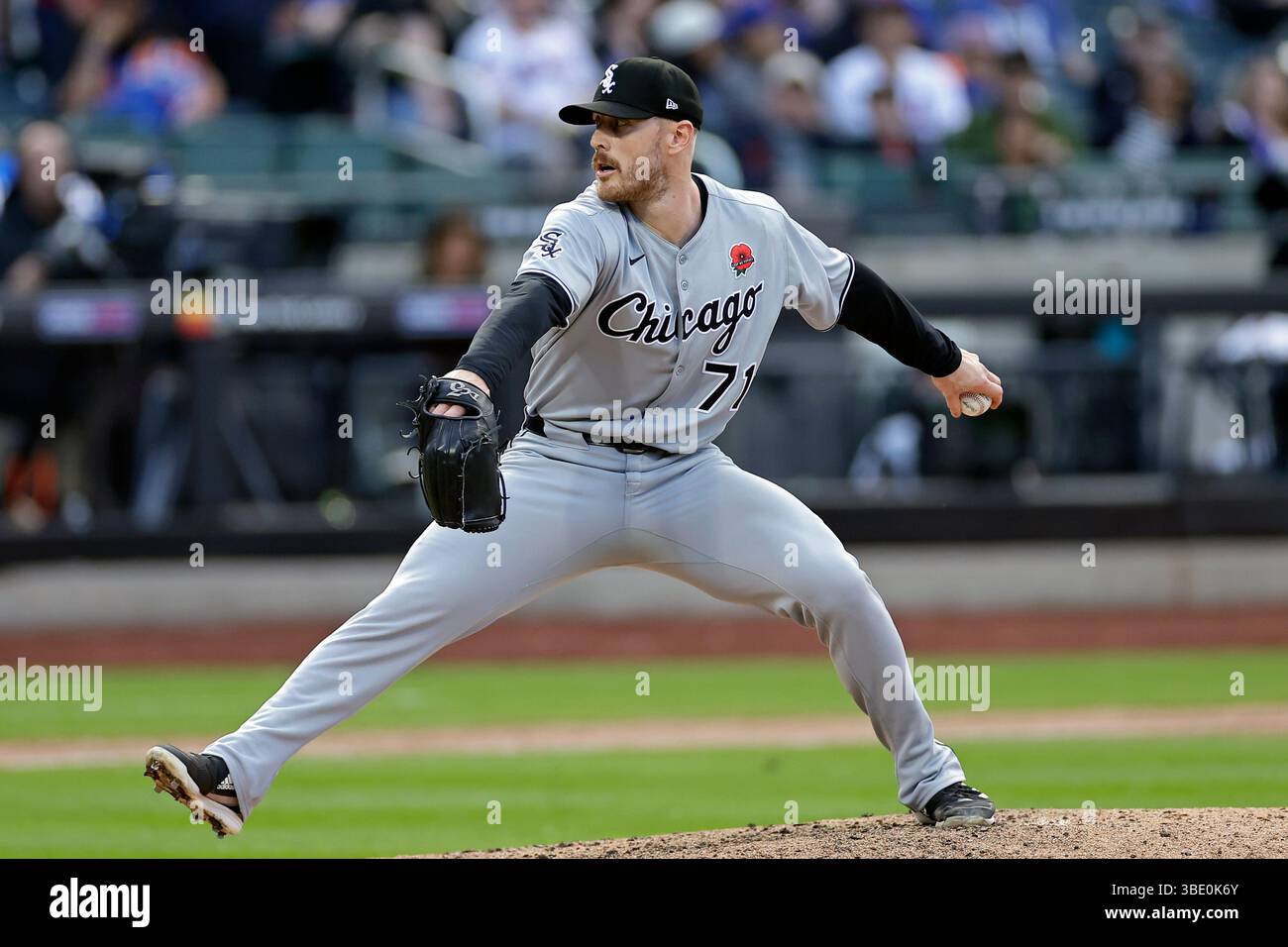 Chicago White Sox pitcher Cam Booser throws during the eighth inning of ...