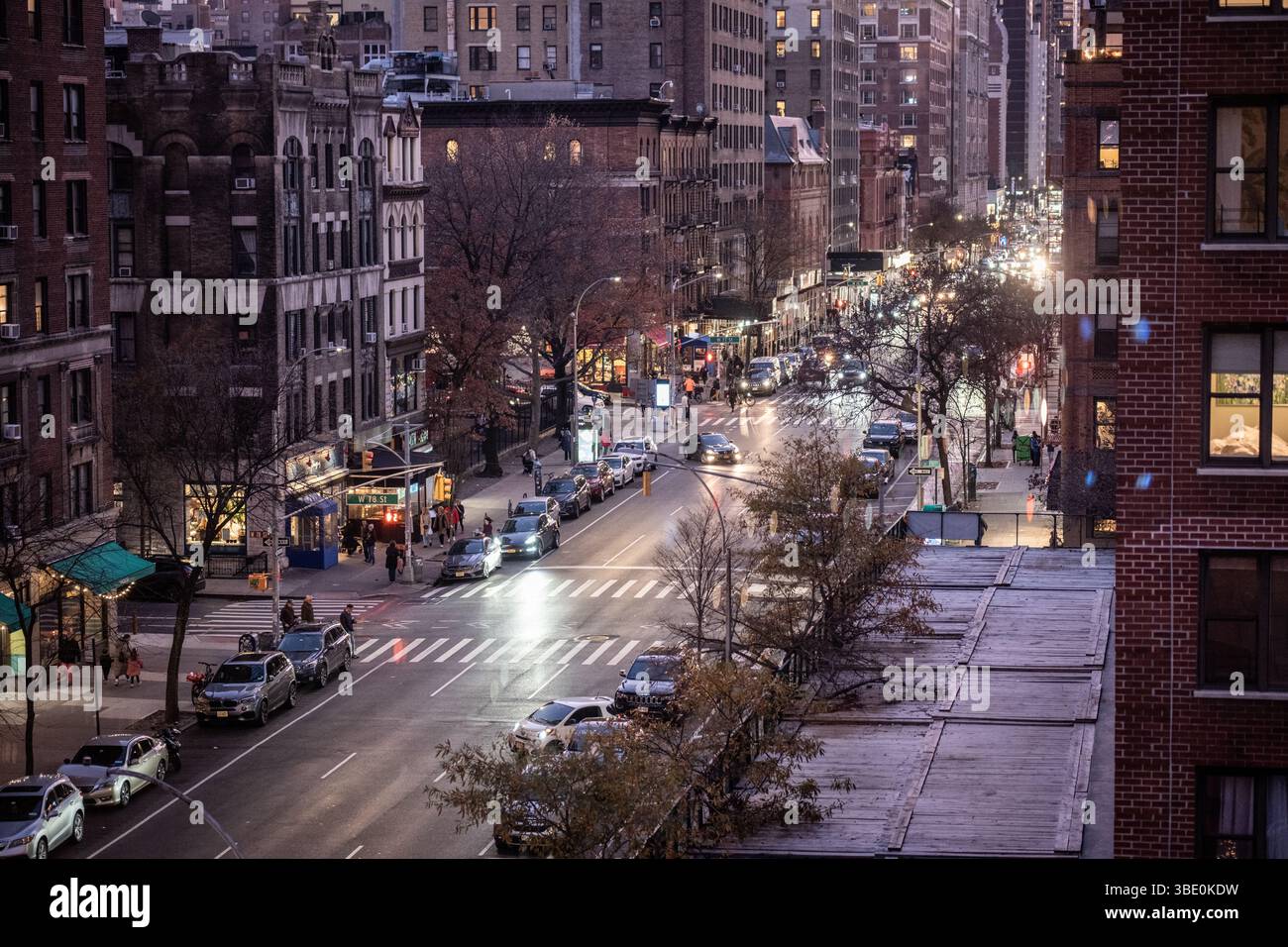 Detailed classic street scene of Manhattan, New York Stock Photo - Alamy