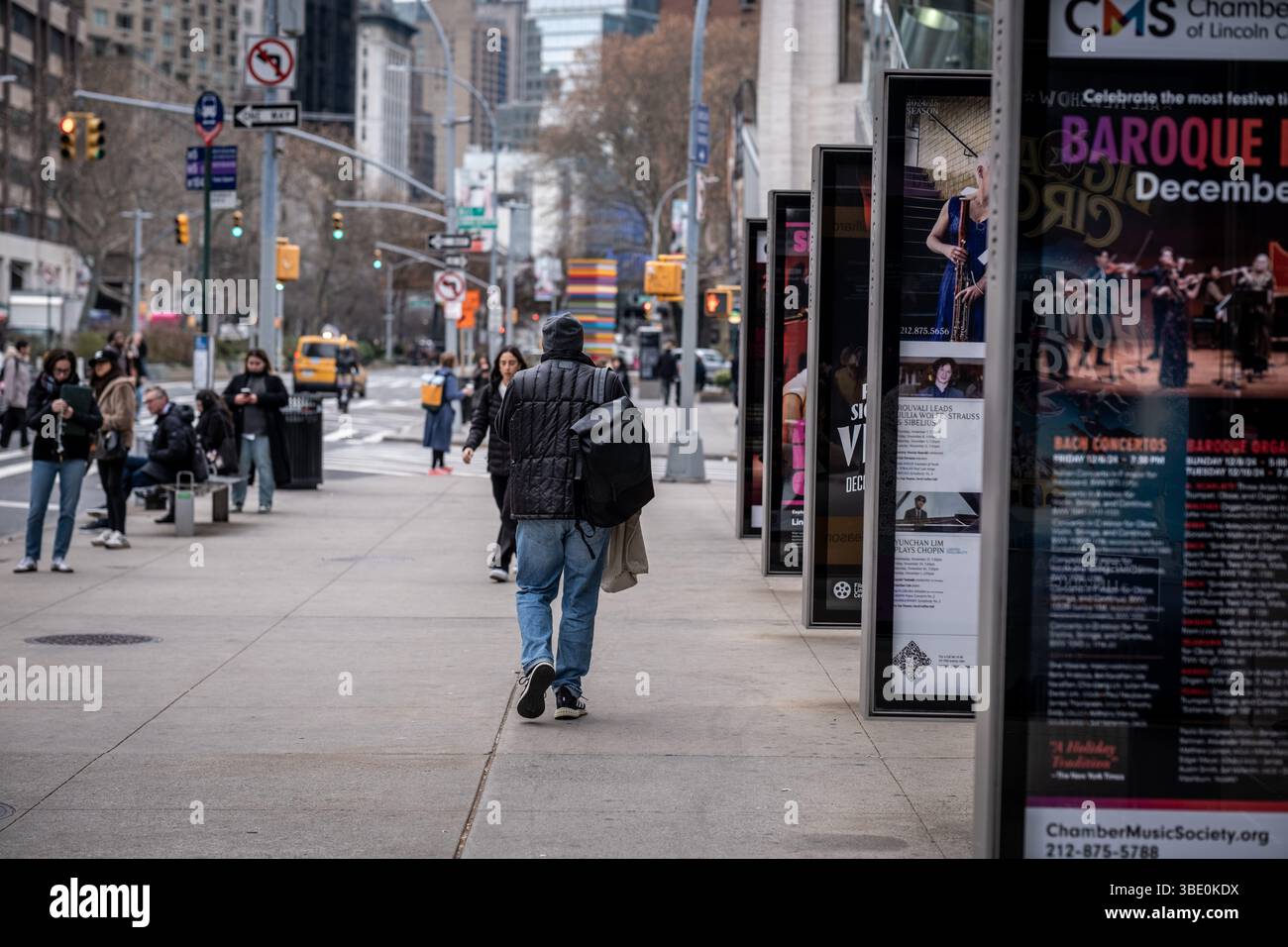 Detailed classic street scene of Manhattan, New York Stock Photo - Alamy