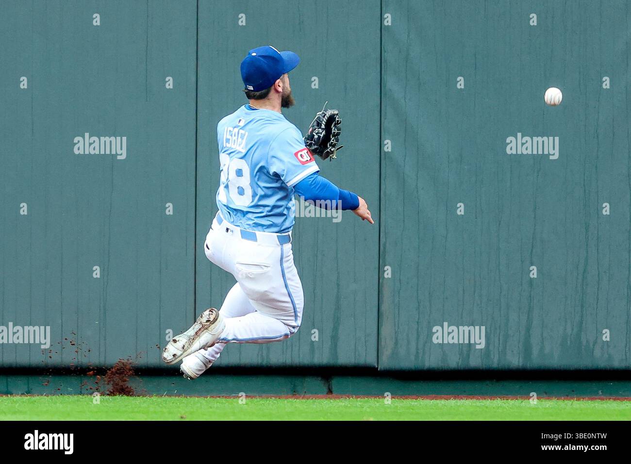 May 26, 2025: Kansas City Royals center fielder Kyle Isbel (28) can't ...