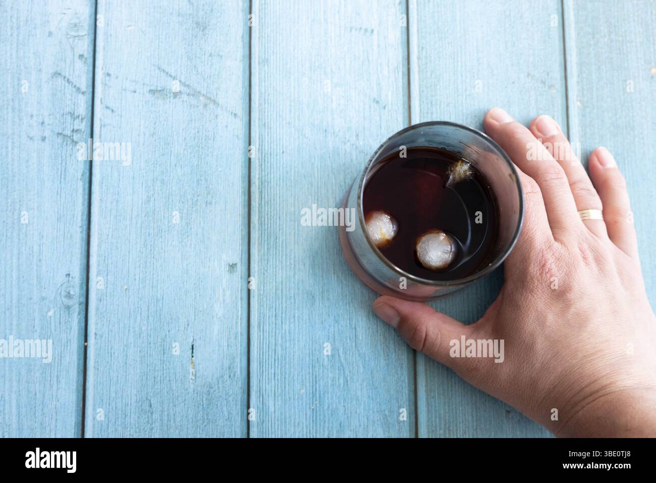 Hands whiskey tequila alcohol hi-res stock photography and images - Alamy