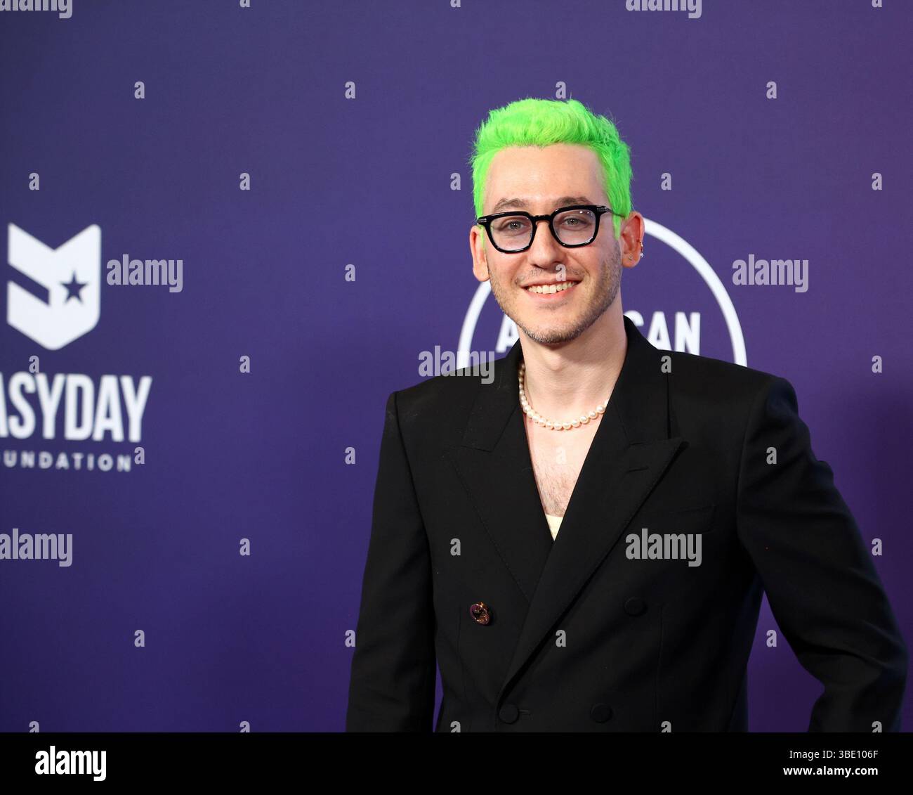 Sam Haft arrives for the 51st annual American Music Awards at the ...