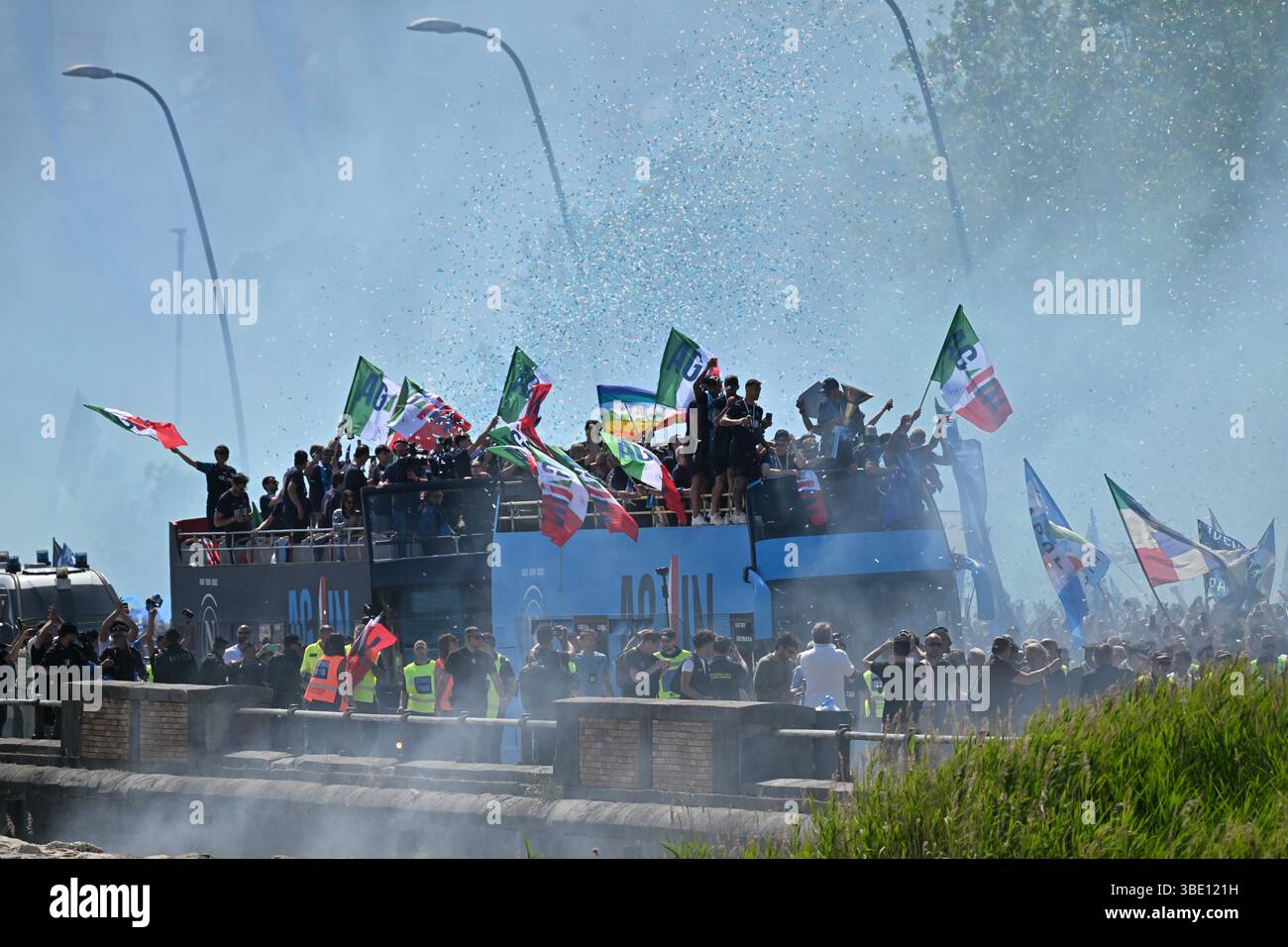 Naples, Italy. 26th May, 2025. Napoli's players parade to celebrate the ...