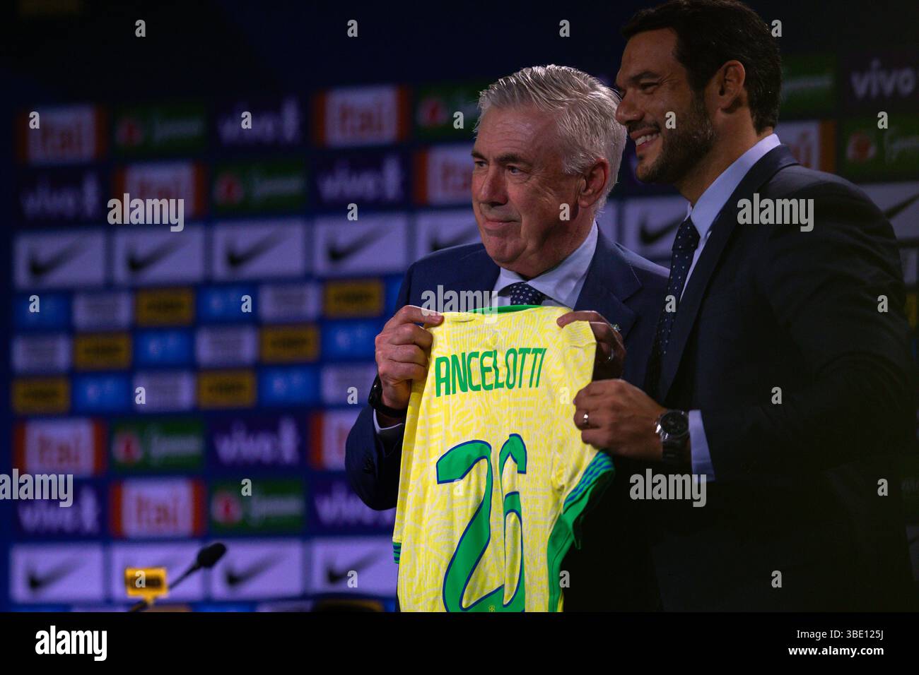 Brazil national team football 2025 hi-res stock photography and images ...