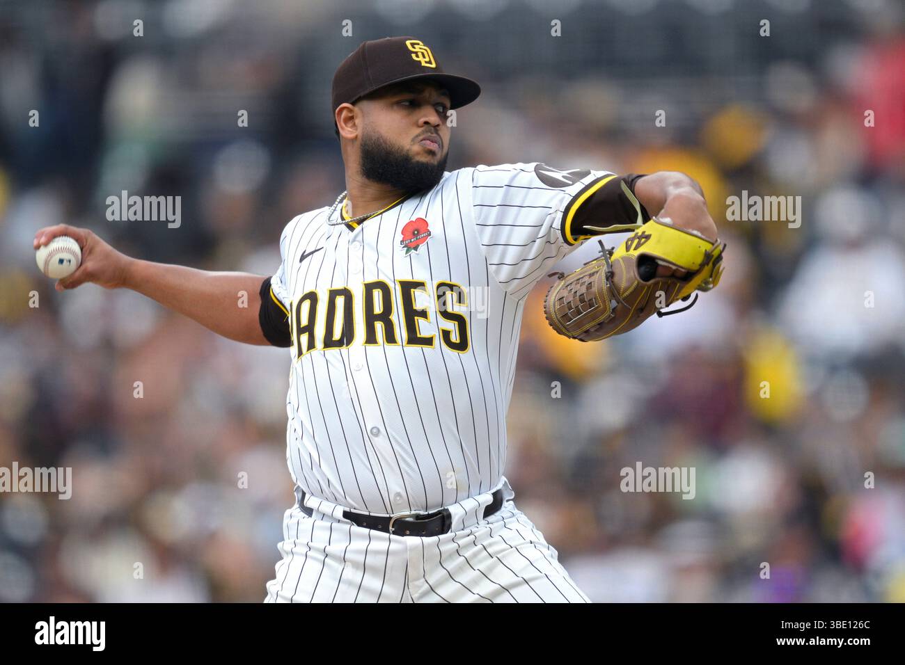 San Diego Padres starting pitcher Randy Vasquez pitches against the ...