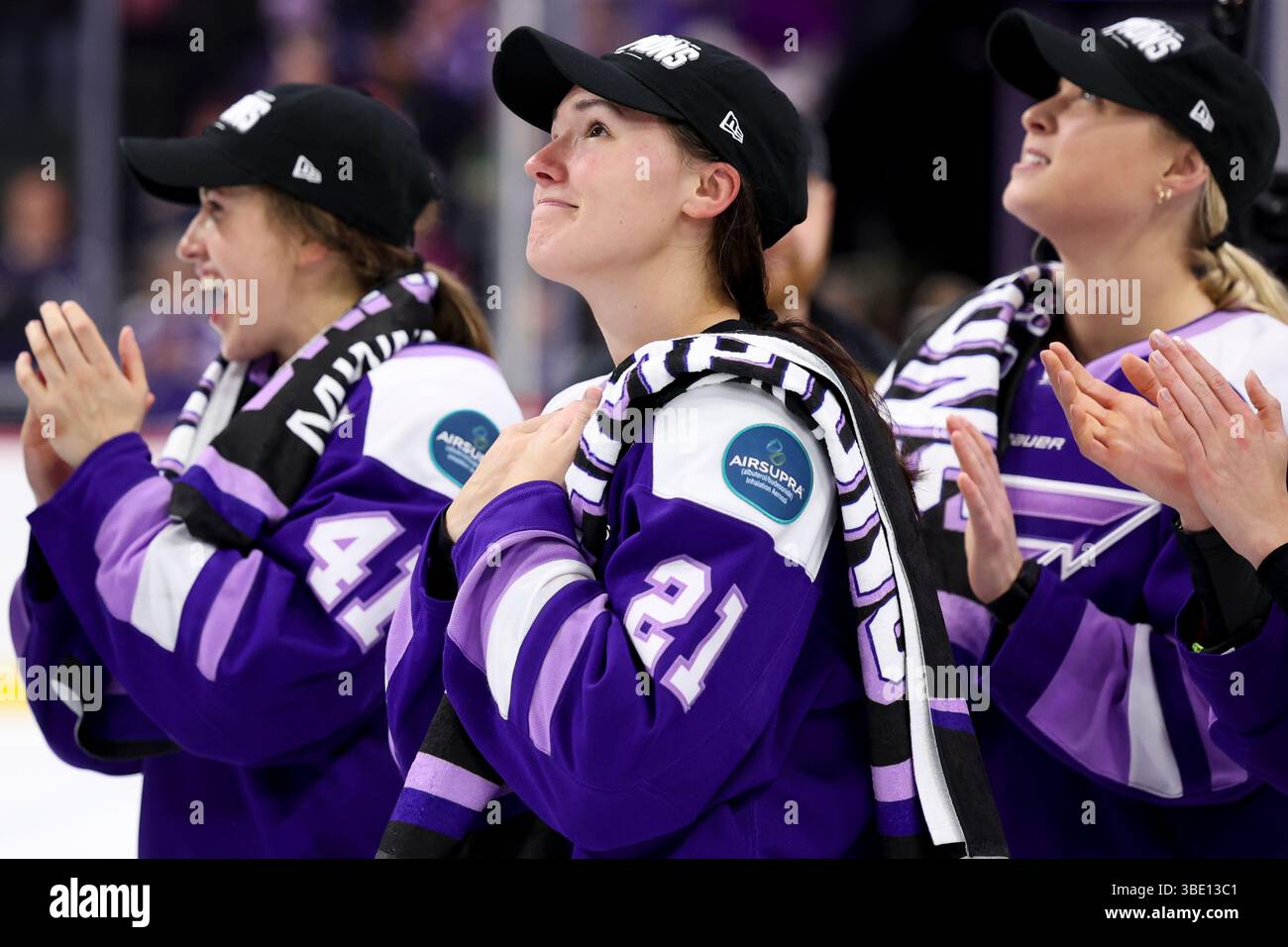 Minnesota Frost forward Liz Schepers (21) accepts applause after ...