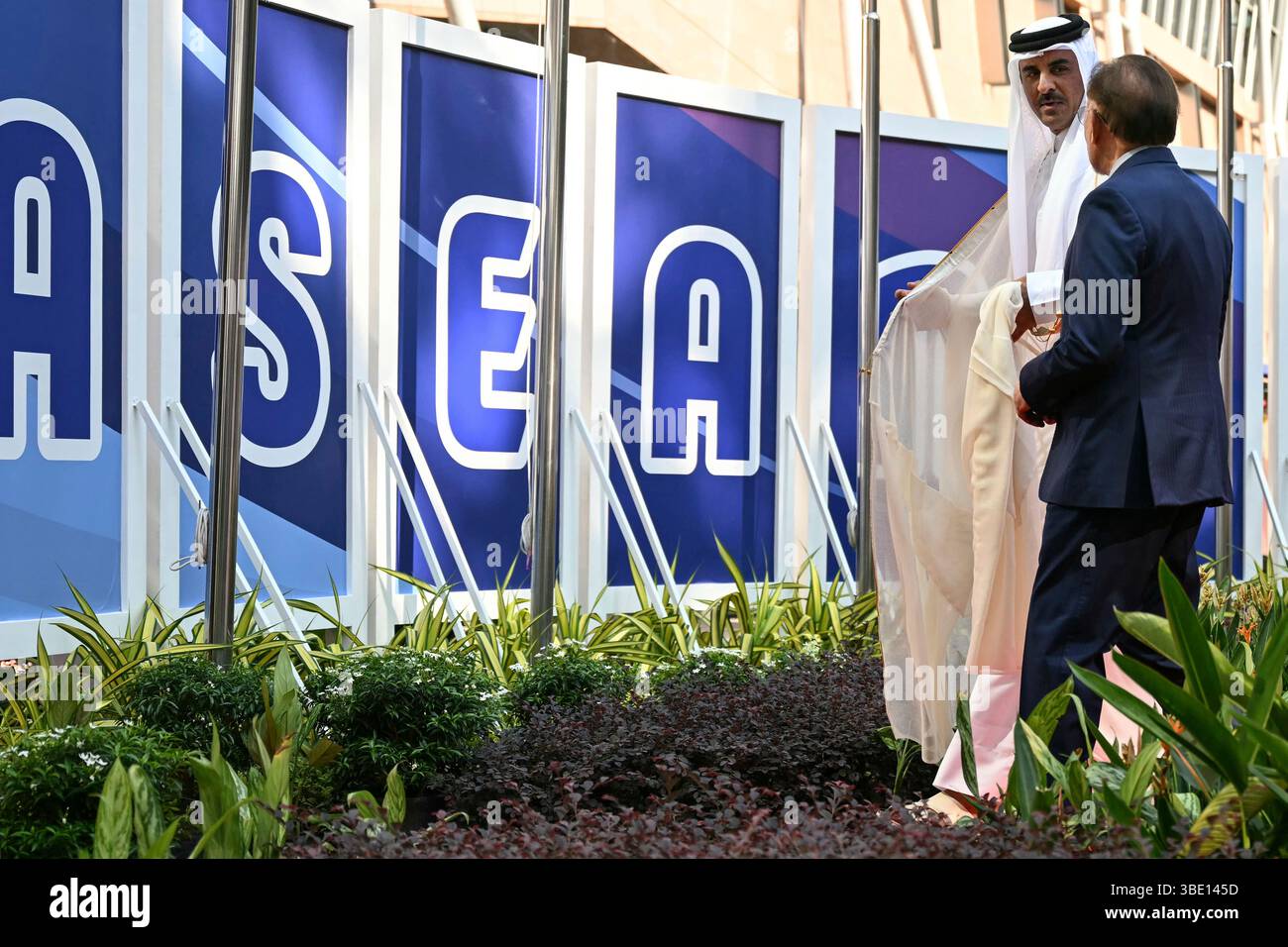 Emir of Qatar Sheikh Tamim bin Hamad Al Thani, left, talks to Malaysia ...