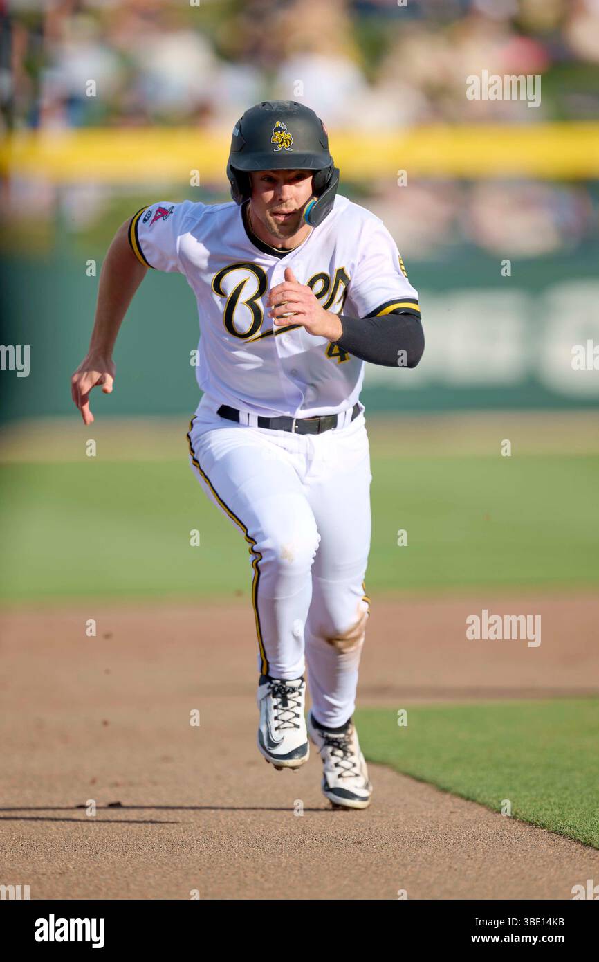 Salt Lake Bees Scott Kingery (4) hustles towards third base against the ...