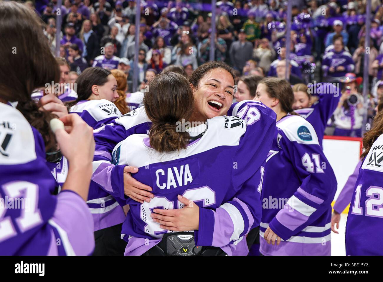 May 26th, 2025: Minnesota Frost defender Sophie Jaques (16) and ...