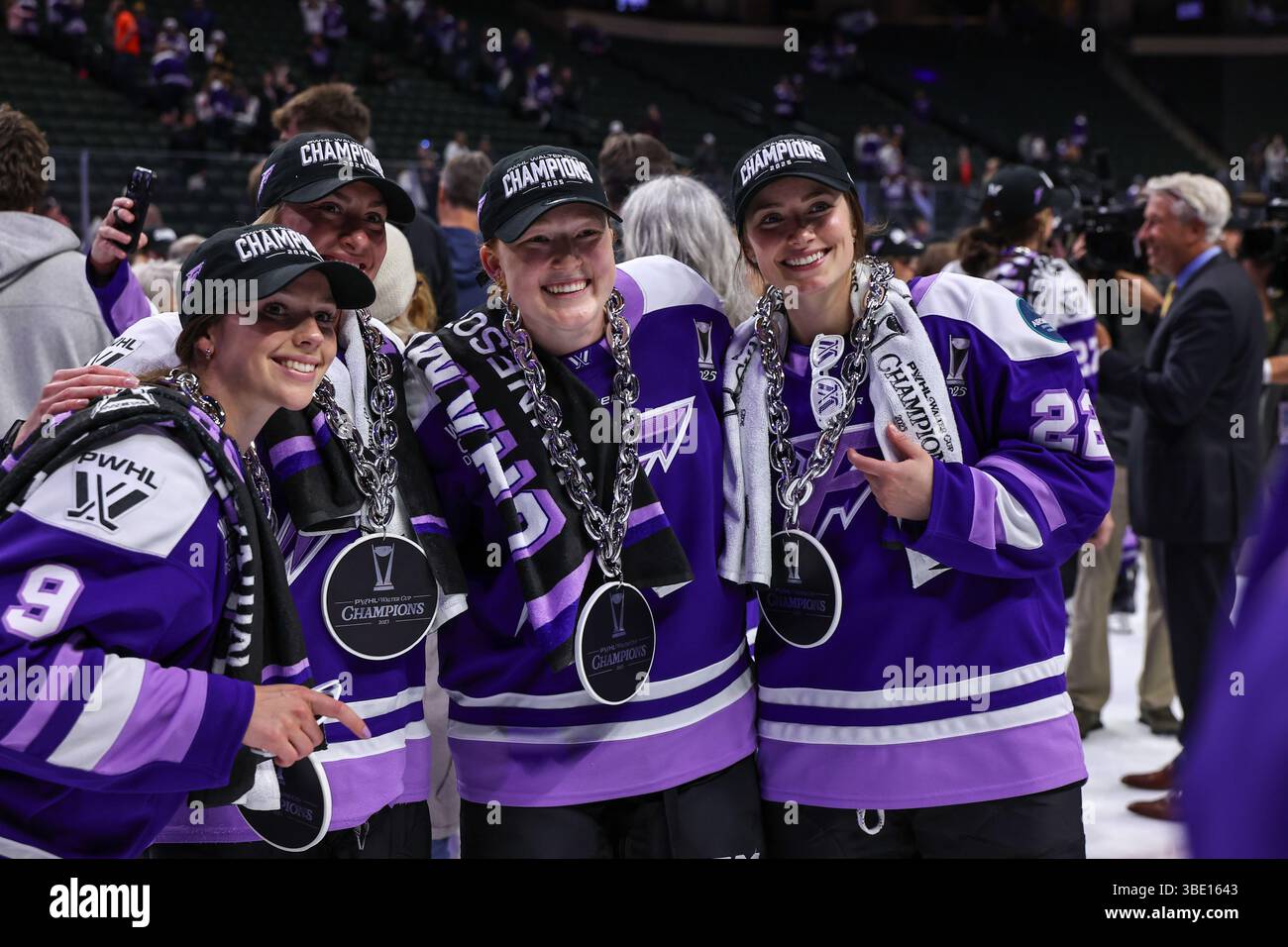 May 26th, 2025: Minnesota Frost defender Mae Batherson (9), Minnesota ...