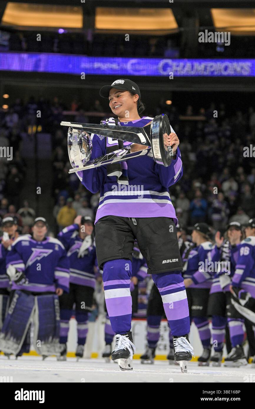 ST. PAUL, MN - MAY 26: Minnesota Frost defender Sophie Jaques (16 ...
