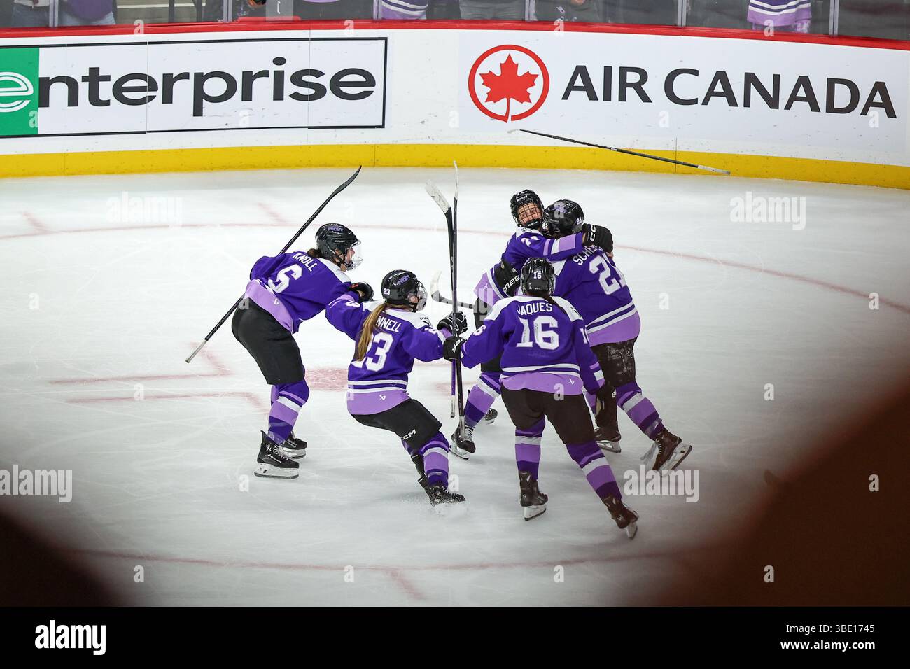 St. Paul, USA. 26th May, 2025. May 26th, 2025: The Minnesota Frost celebrate winning the PWHL ...