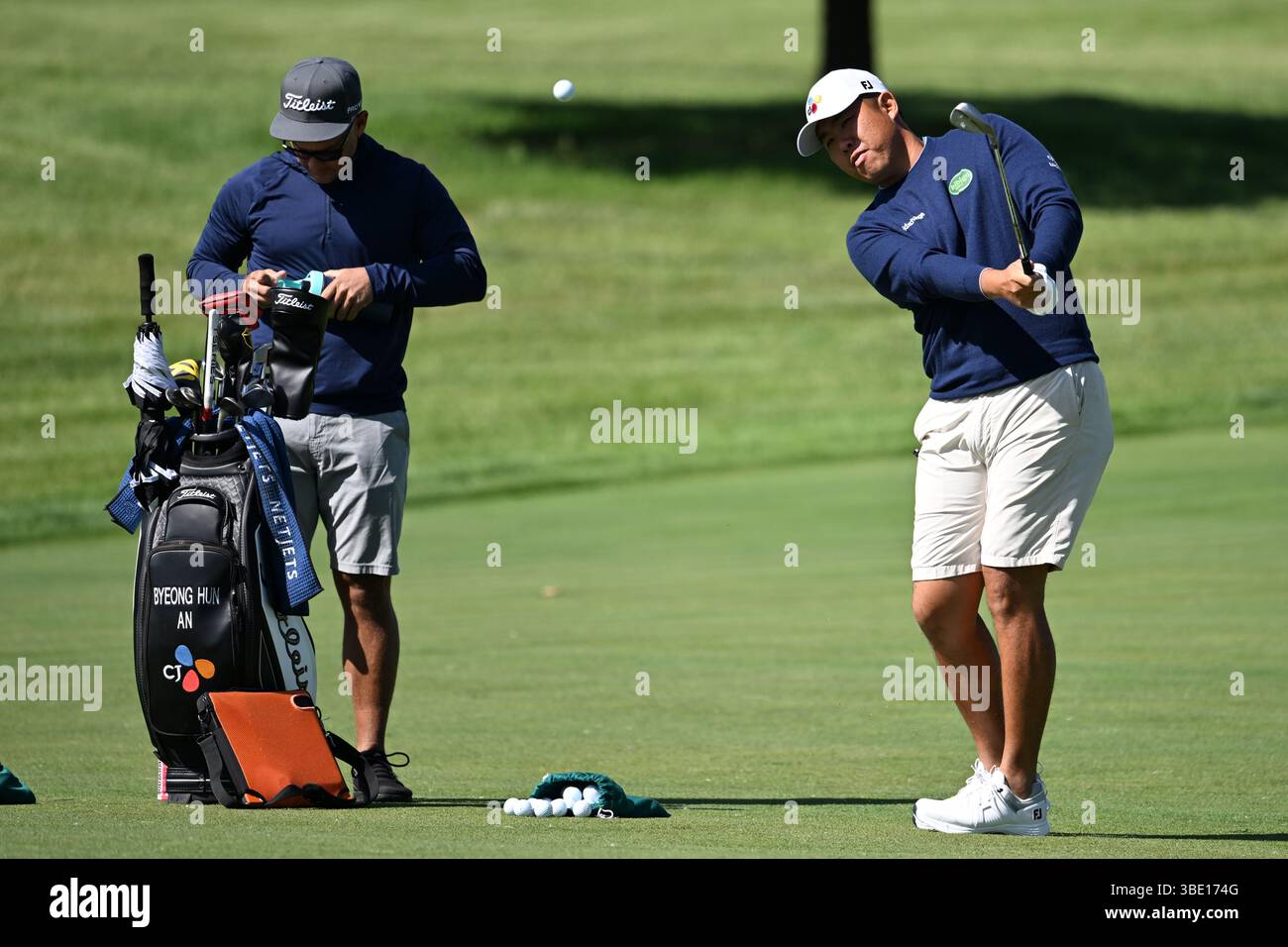 Dublin, Ohio, USA. 26th May, 2025. Byeong Hun An (KOR) chips on the ...